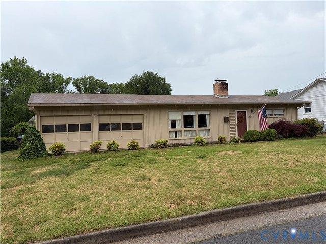 703 Compton Rd, Colonial Heights, VA 23834