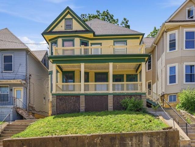 703 Caledonia Pl, Dubuque, IA 52001