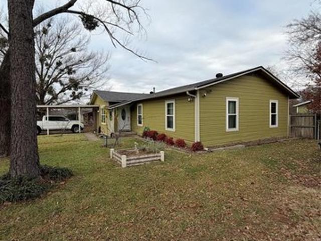 703 Carver St, Whitesboro, TX 76273