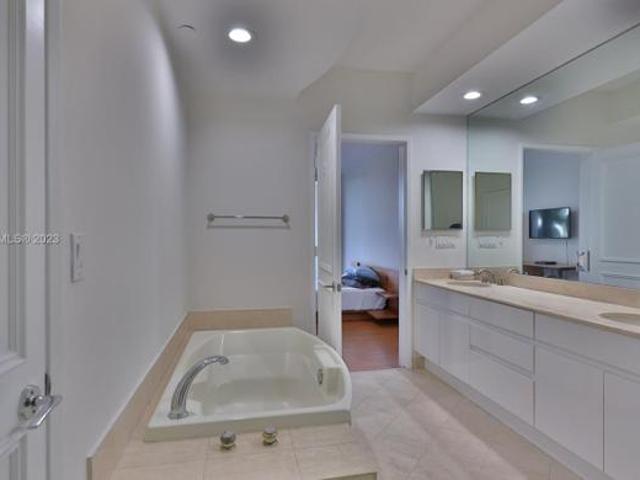 703 Crandon Blvd #403, Key Biscayne, FL 33149