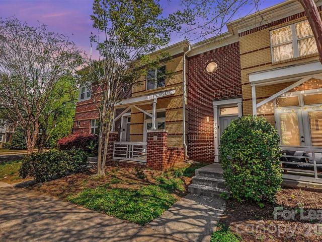 703 E 8th Street