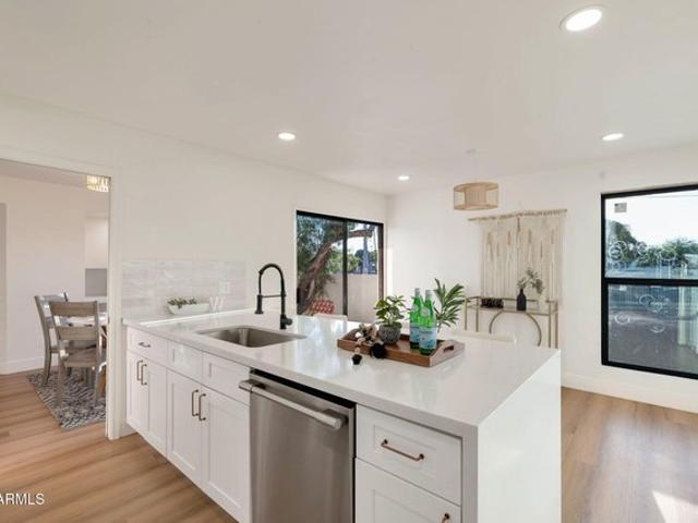 703 E Corte Oro, Phoenix, AZ 85020