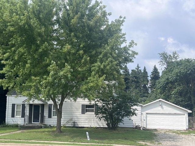 703 E Front St, Buchanan, MI 49107