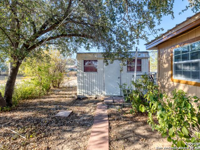 703 E Nueces