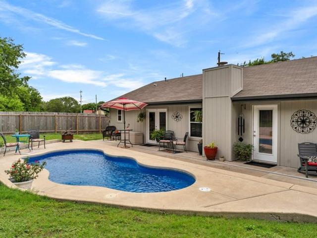 703 Kincheloe St, Burnet, TX 78611