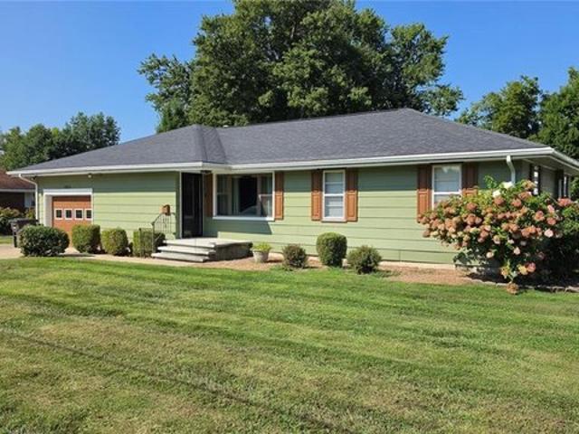 703 Klondike St, Staunton, IL 62088