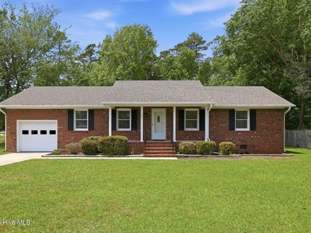703 Oxford Dr, Morehead City, NC 28557