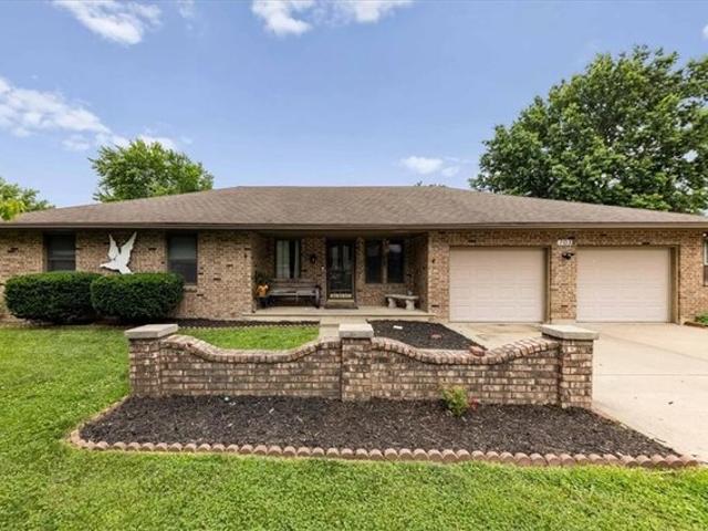 703 Ozark Short Line Ct, Odessa, MO 64076