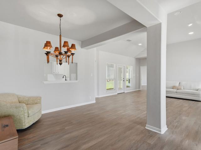 703 Lazy Bluff