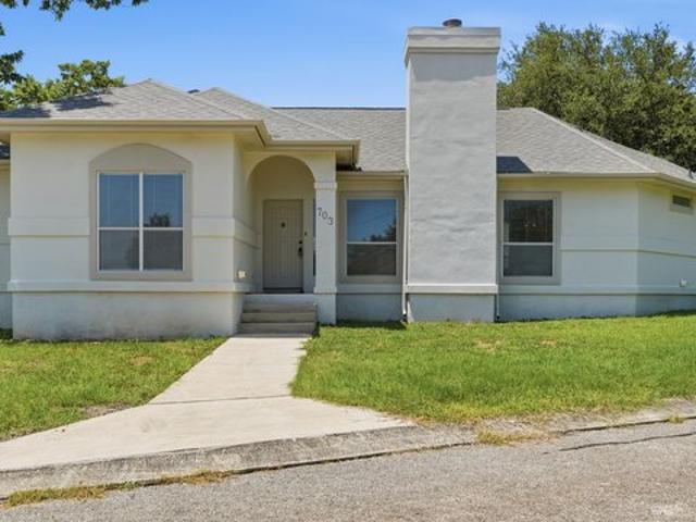 703 Lazy Bluff Ln, New Braunfels, TX 78130