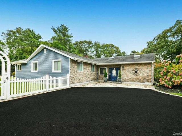 703 Lincoln Ave, Sayville, NY 11782