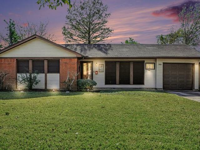 703 Lloyd Dr, Baytown, TX 77521