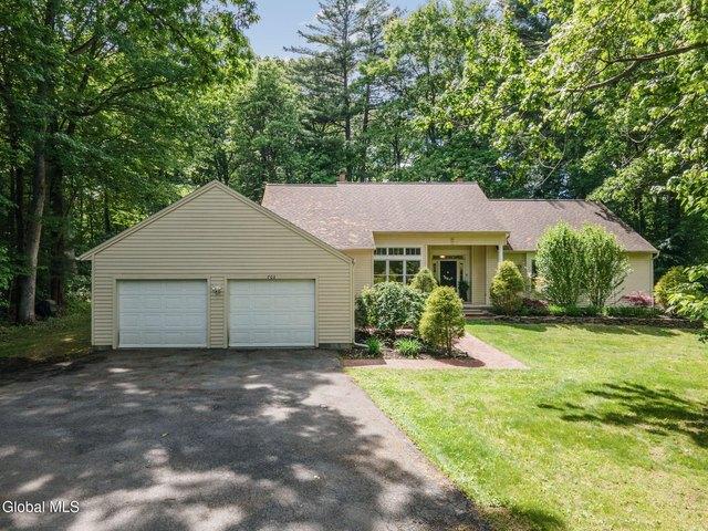 703 Maple Ln, Niskayuna, NY 12309