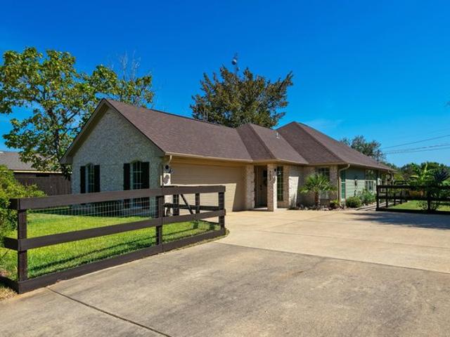 703 Meadow Brook Dr, Caldwell, TX 77836