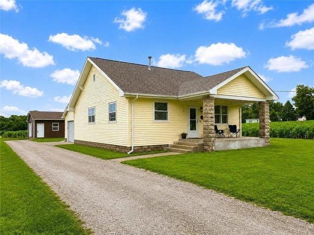 703 N 5th St, Charleston, IL 61920