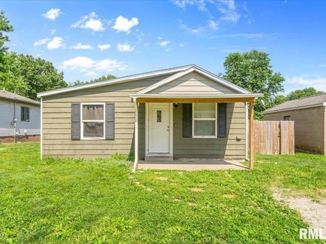 703 N 5th St, Auburn, IL 62615