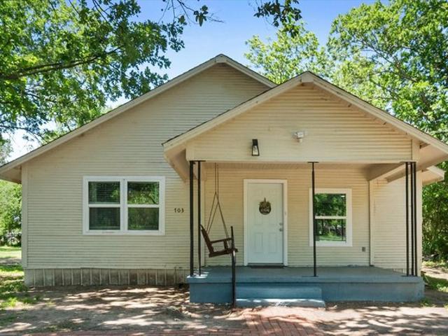 703 N Goodman Ave, Kerens, TX 75144