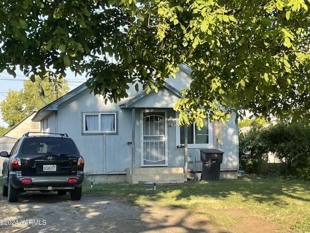 703 S 7th St, Yakima, WA 98901
