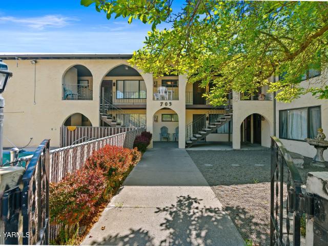 703 S 38th Ave, Unit 8, Yakima, WA 98902 | MLS #26 1232 | Compass
