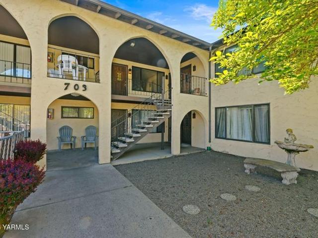703 S 38th Ave Apt 8, Yakima, WA 98902