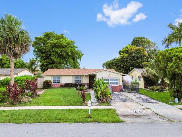 703 SW 76th Ave, North Lauderdale, FL 33068