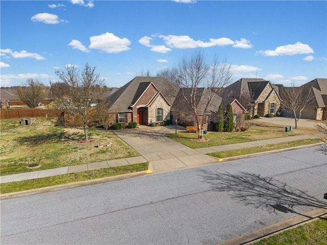 703 SW Barn Valley Rd, Bentonville, AR 72712