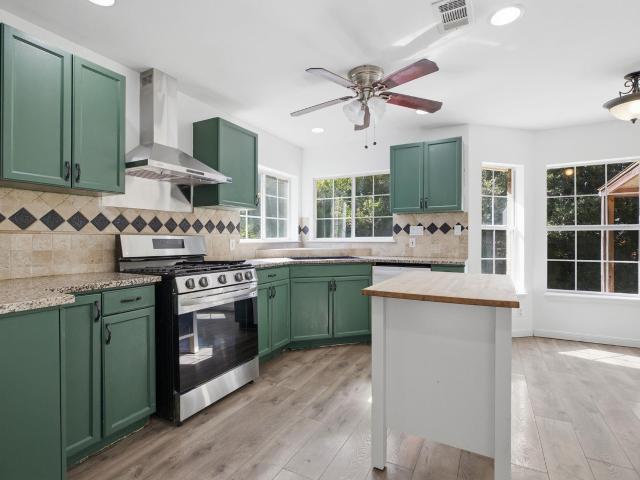 703 Post Oak Cir