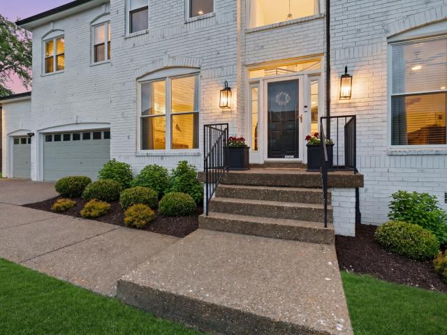 703 Park Dr