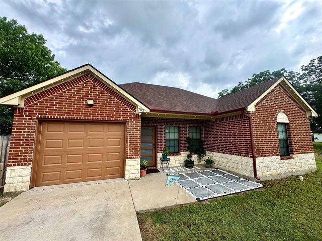 703 Perry Ave, Waxahachie, TX 75165