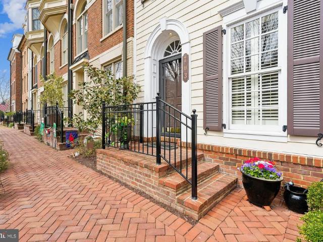 703 Rose Square