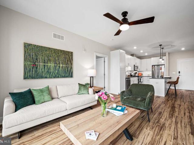 703 Rice Boulevard # 103