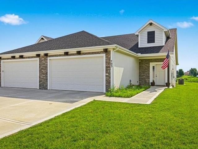 703 Ridge Dr, Smithville, MO 64089