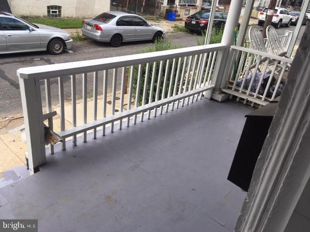 703 w annsbury street # 2nd floor apartment
