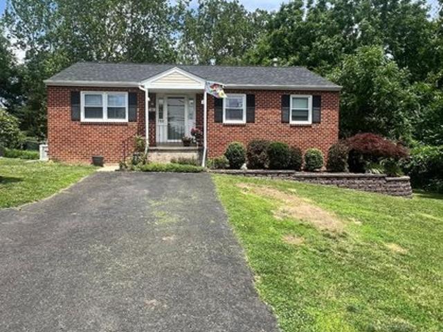 703 W County Line Rd, Warminster, PA 18974