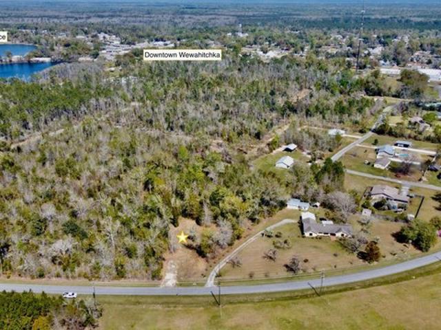 703 W River Rd, Wewahitchka, FL 32465