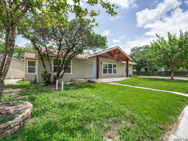 703 W Rosewood Ave