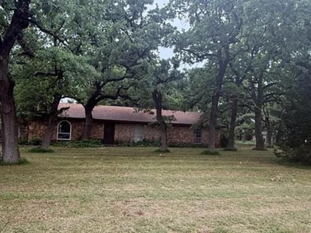 703 W Sherman St, Chico, TX 76431