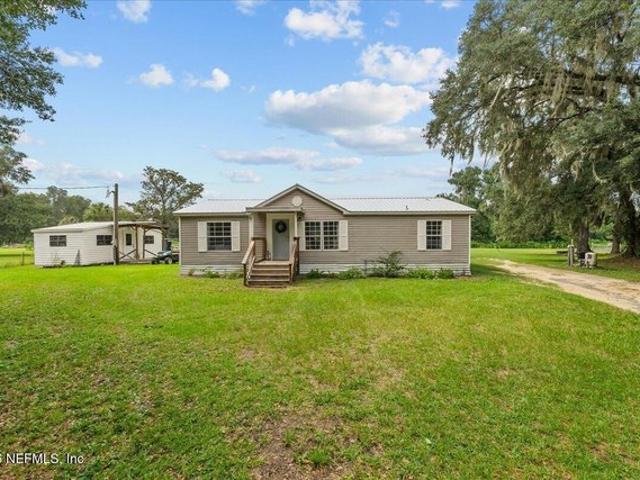 703 Walker Dr, Interlachen, FL 32148