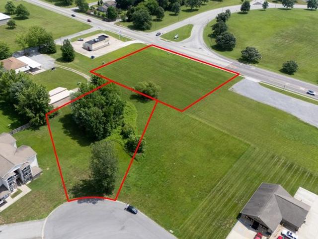 703A S Greenbriar Rd, Carterville, IL 62918