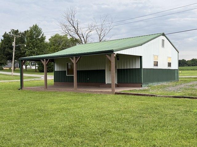 703O Henry St, McLeansboro, IL 62859