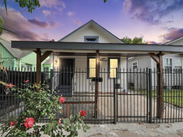 7045 Ave E, Houston, TX 77011 | MLS #95052 | Compass