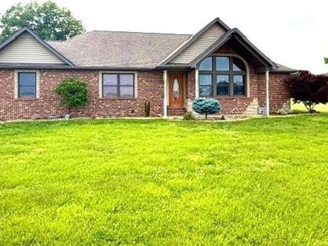 7045 Brickyard Rd, Mascoutah, IL 62258