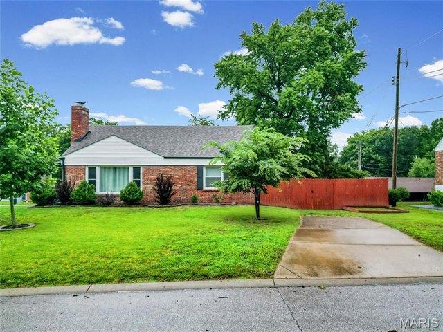 7045 Deerpath Dr, Affton, MO 63123