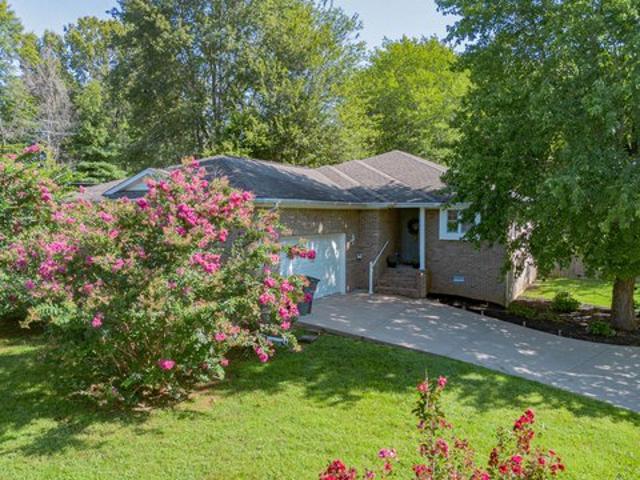 7045 Foxborough Ln, Paducah, KY 42001