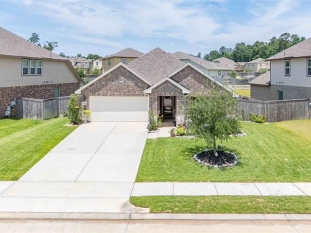 7045 Lauren Oak Dr, Conroe, TX 77304