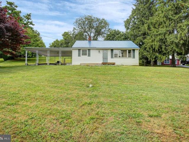 7046 Mentzer Gap Rd, Waynesboro, PA 17268
