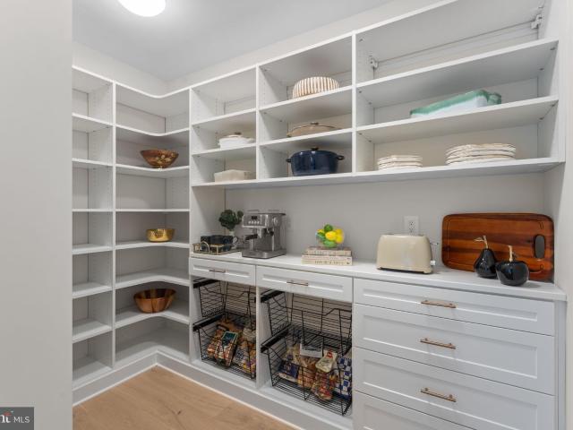 7047 Liberty Ln, Unit 32, McLean, VA 22101 | MLS #VAFX2285