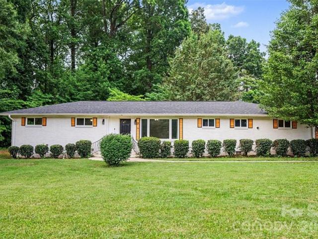7048 Delta Lake Dr, Charlotte, NC 28215