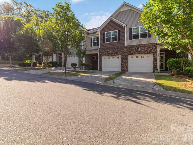 7048 Woodsbay Lane