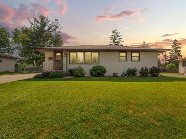 7049 Ewing Ave N, Brooklyn Center, MN 55429